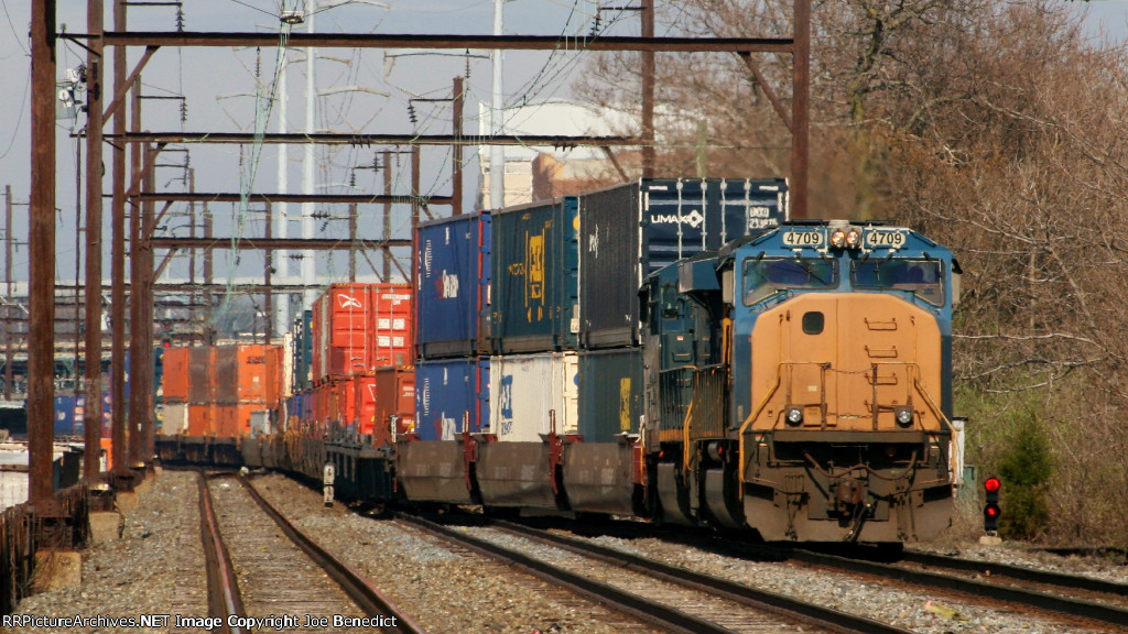 CSX 4709 on Q190